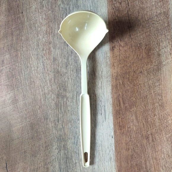 Ekco | Kitchen | Vintage Ekco Ladle Almond Plastic Soup Spoon Dipper ...